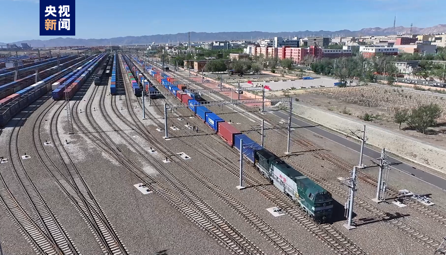 Alashankou sınır kapısından geçen Çin-Avrupa yük treni seferleri sayısı ...